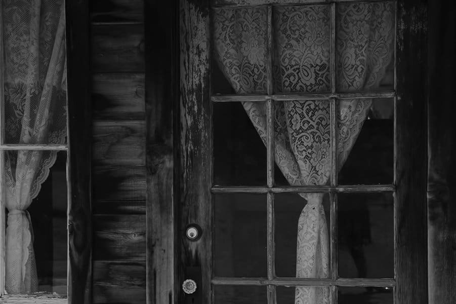 12 True Ghost Stories That Will Scare You Silly – Tripping on Legends…