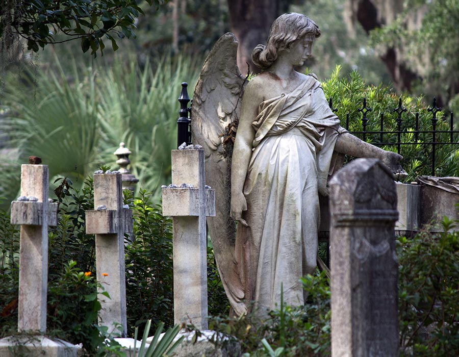 This Historic Georgia Cemetery is one of the Most Haunted in the ...